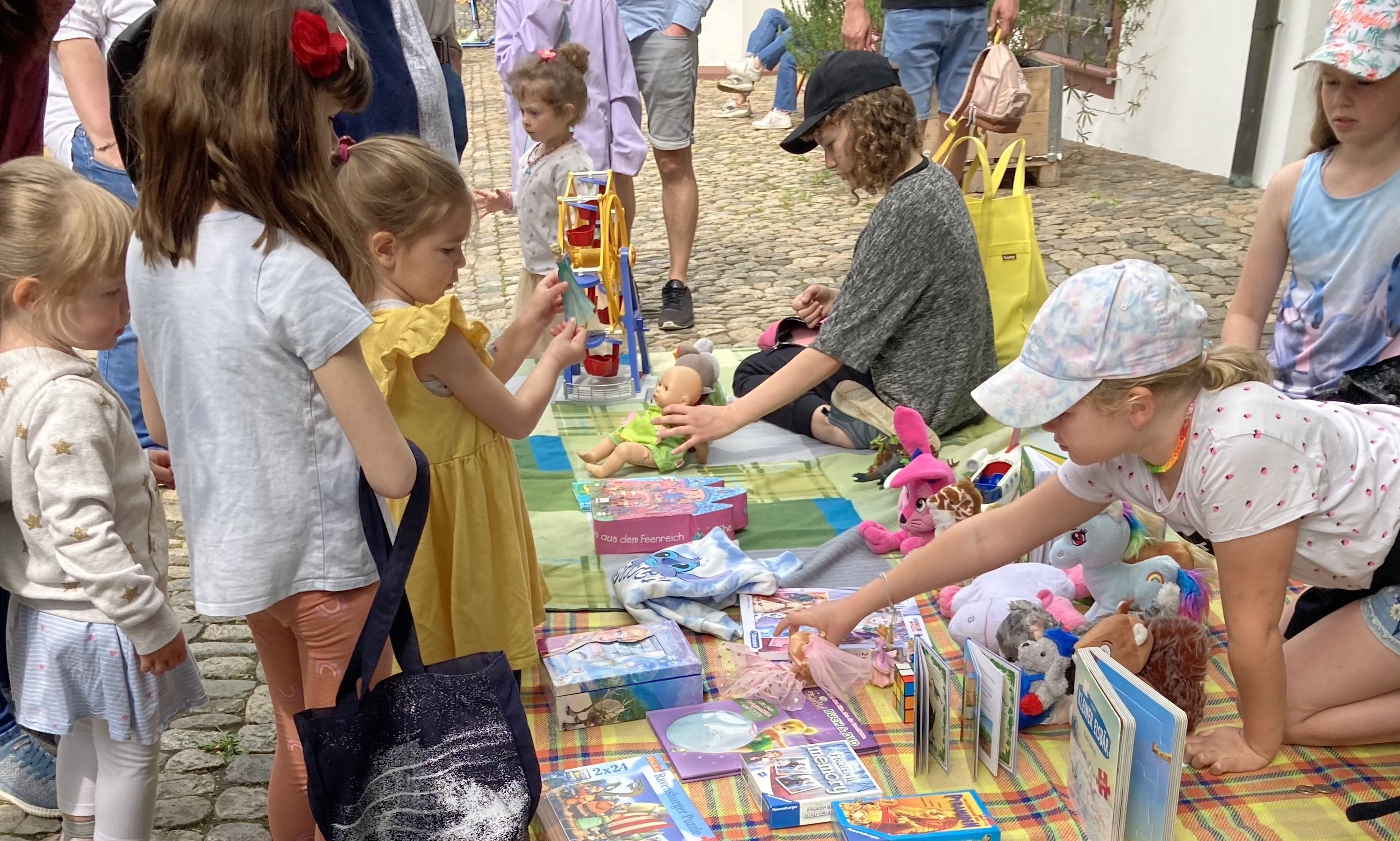 Large children's flea market | Suíça Turismo