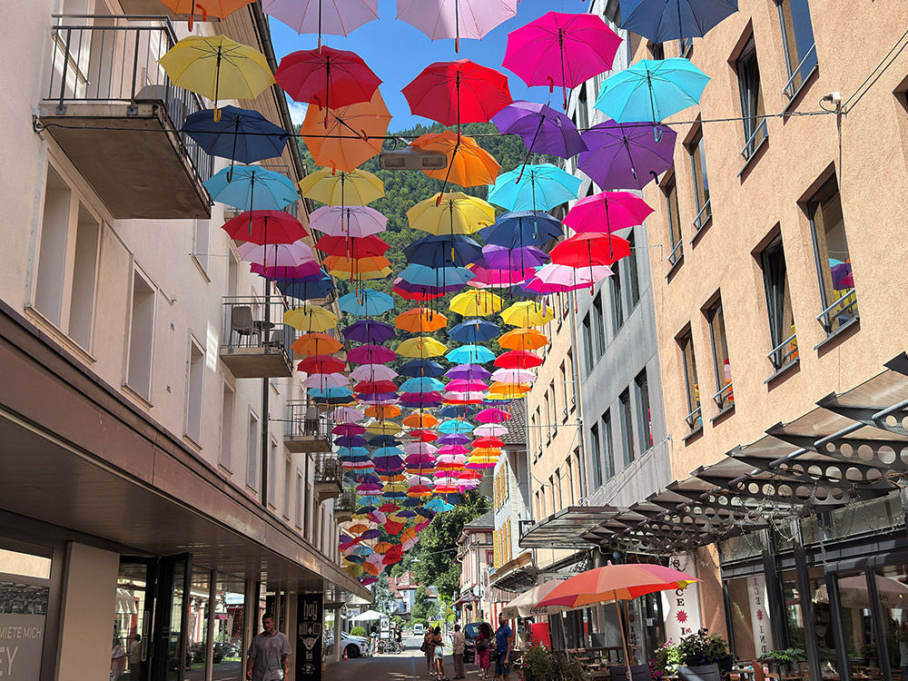 Festival de la Calle de los Paraguas | Suiza Turismo