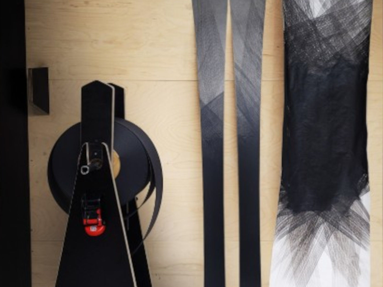 Design am Rhein: "Simon Jacomet" zeigt seine Ski Werkstatt in Rabius ...