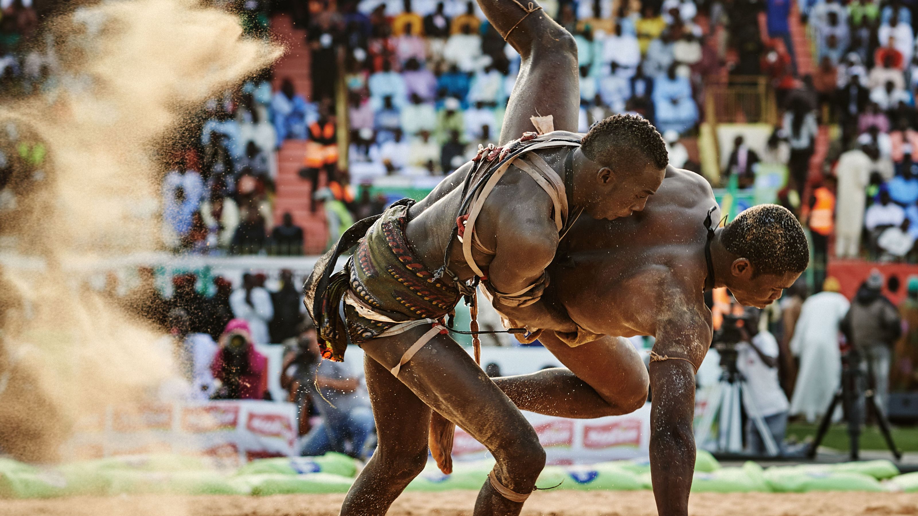 Foto-Ausstellung "Lutte Sénégalaise – Die Schwinger von Senegal ...