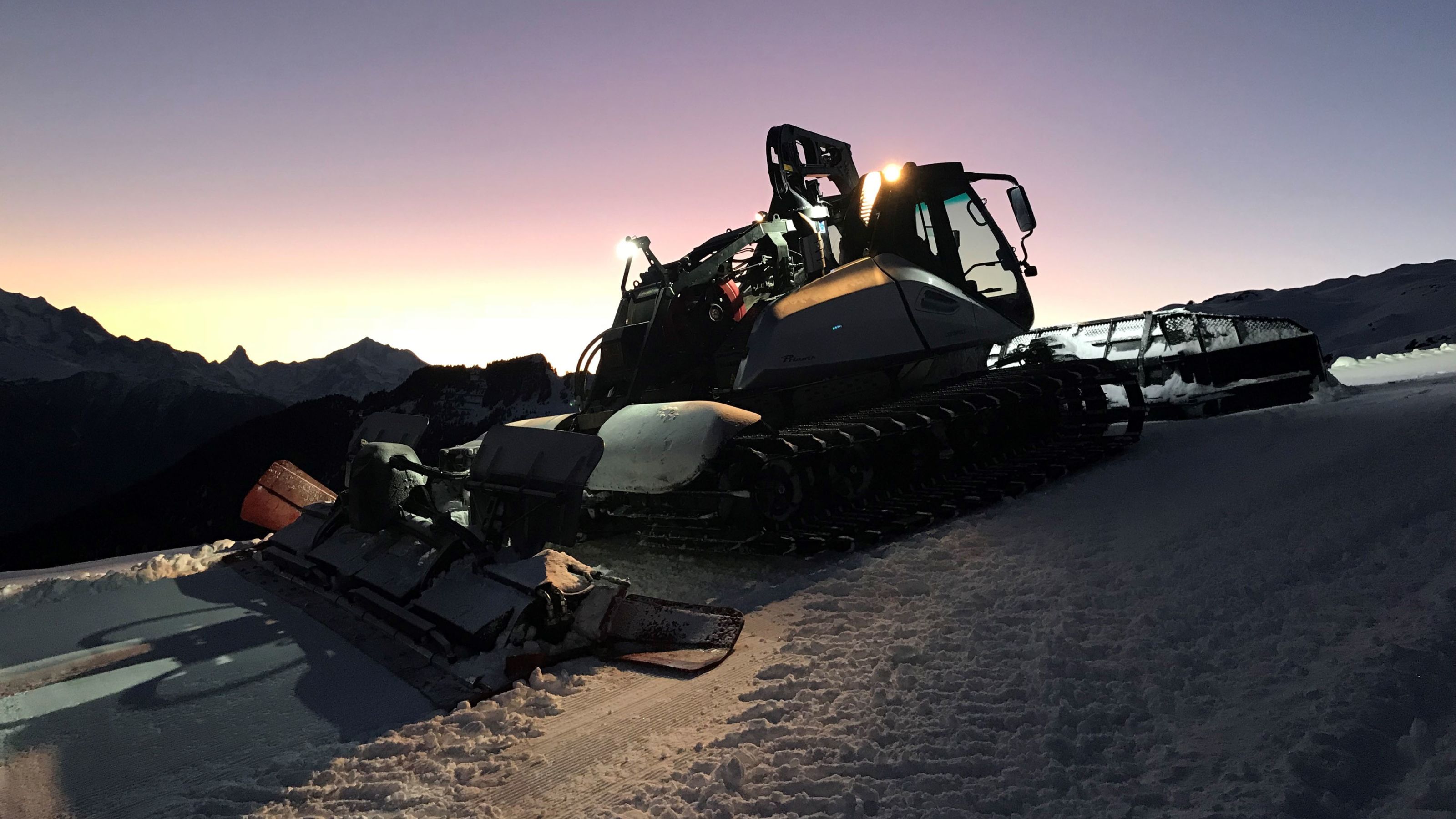 Snow groomer co-driver Riederalp | Switzerland Tourism