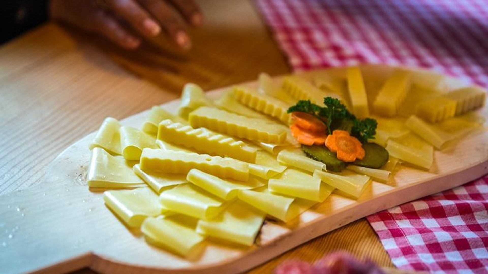 Lucerne “CH” Tour: Cheese, Chocolate, and Chapel Bridge | Switzerland ...