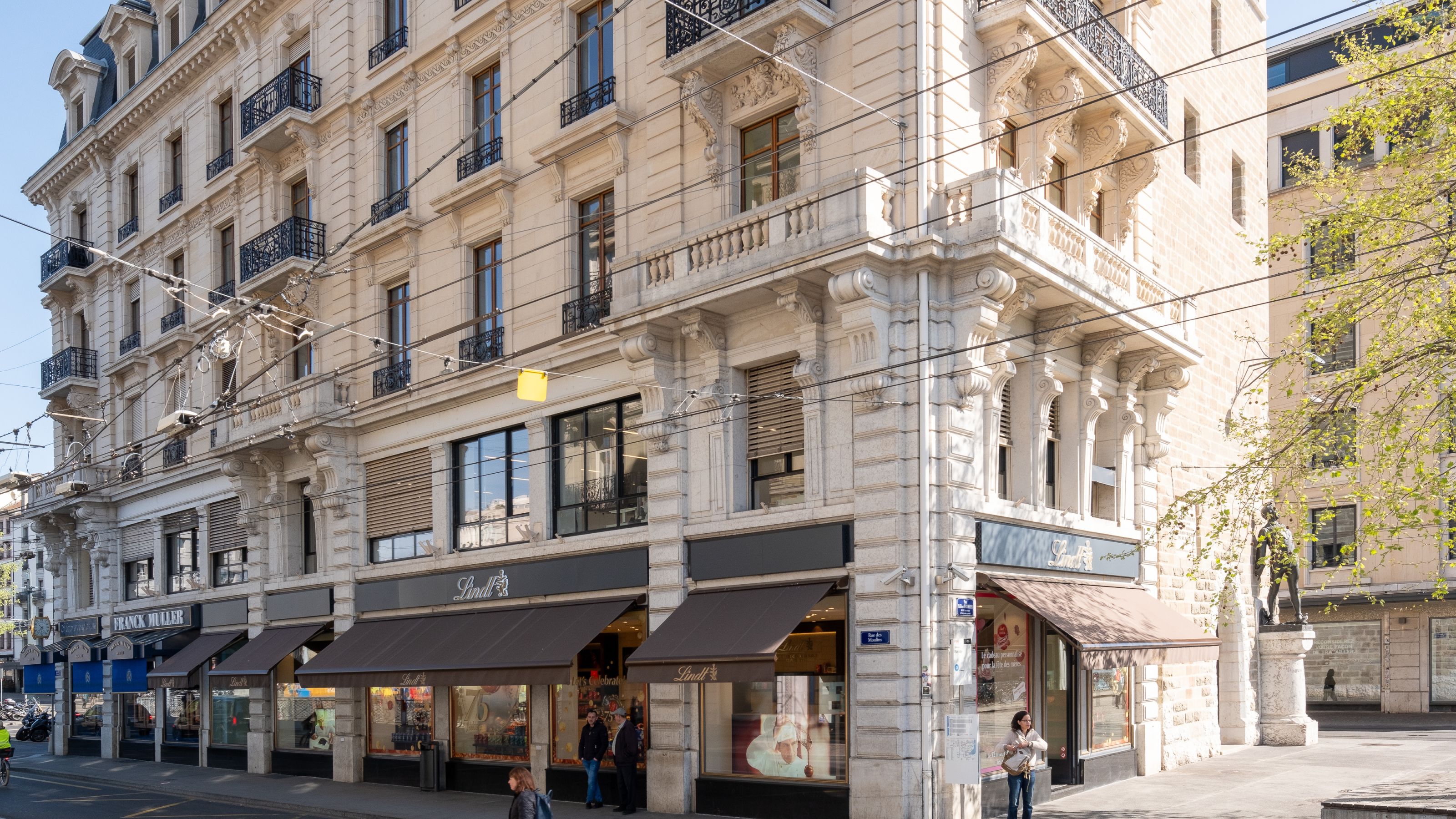 Lindt Chocolate Shop Genève | Switzerland Tourism