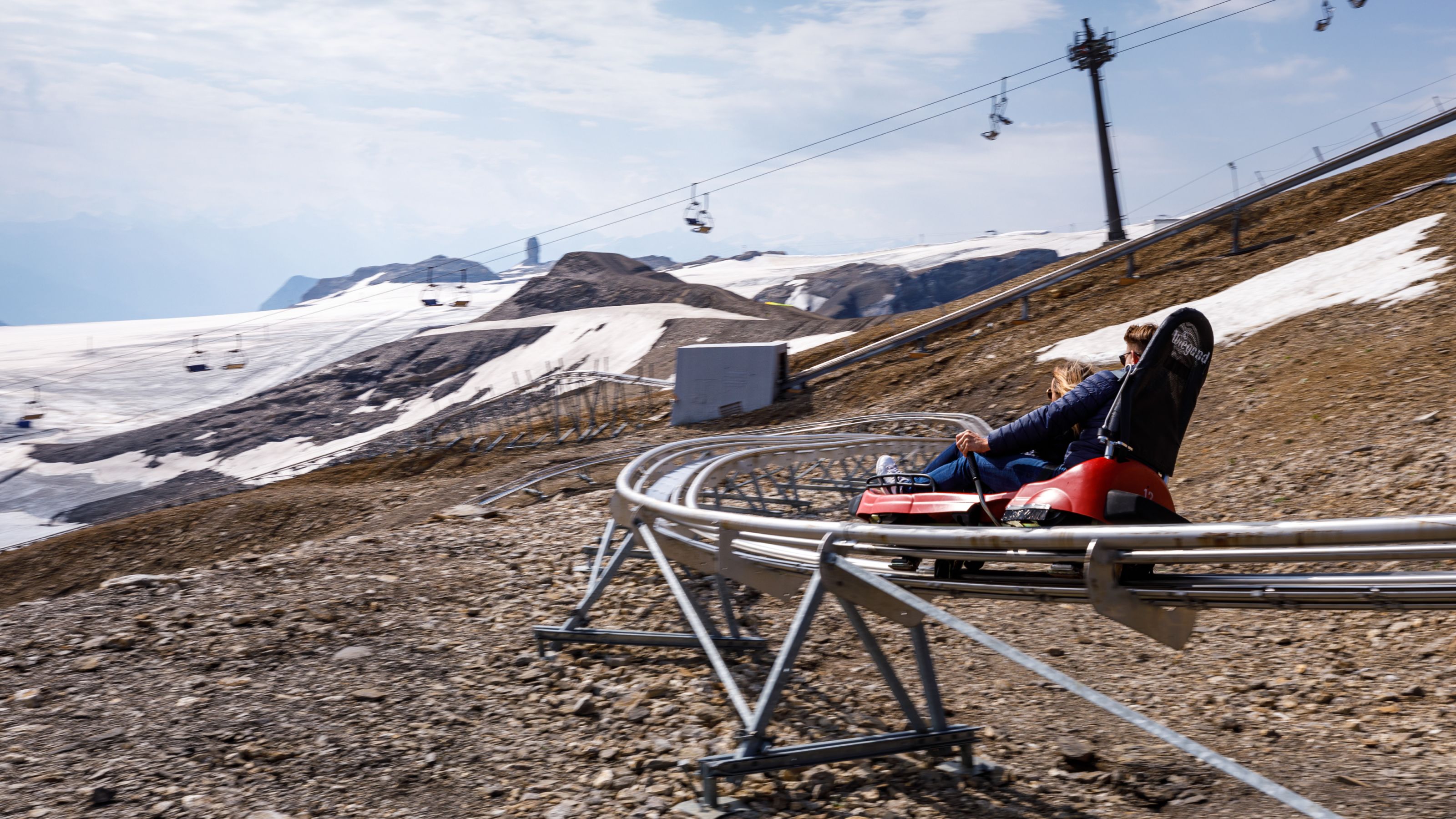 Alpine Coaster – Piste de luge Glacier 3000 | Suisse Tourisme