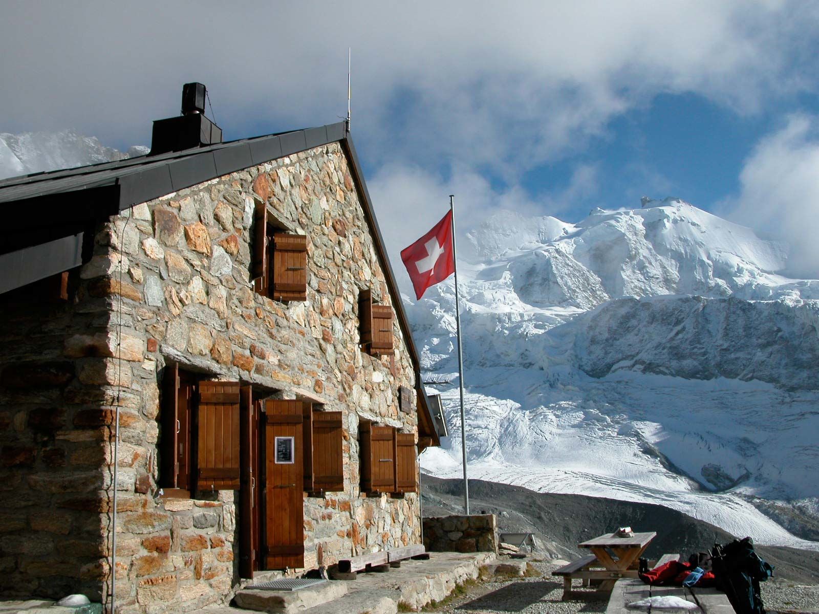 Cabane d'Arpitettaz CAS | Switzerland Tourism